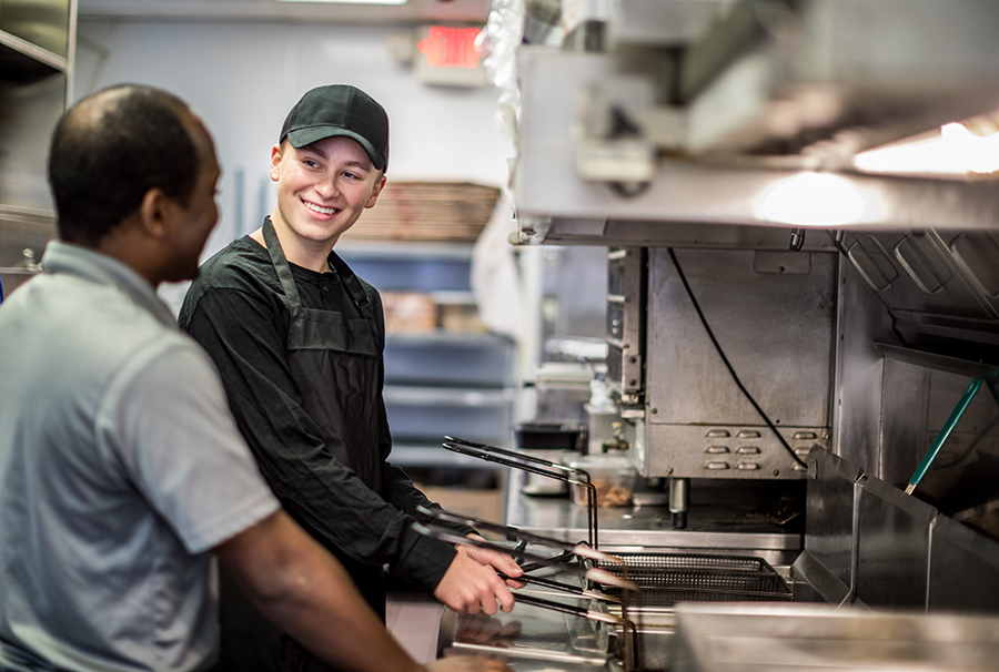 5 common mistakes to avoid as a new food service manager - Menusifu 5 common mistakes to avoid as a new food service manager - Menusifu